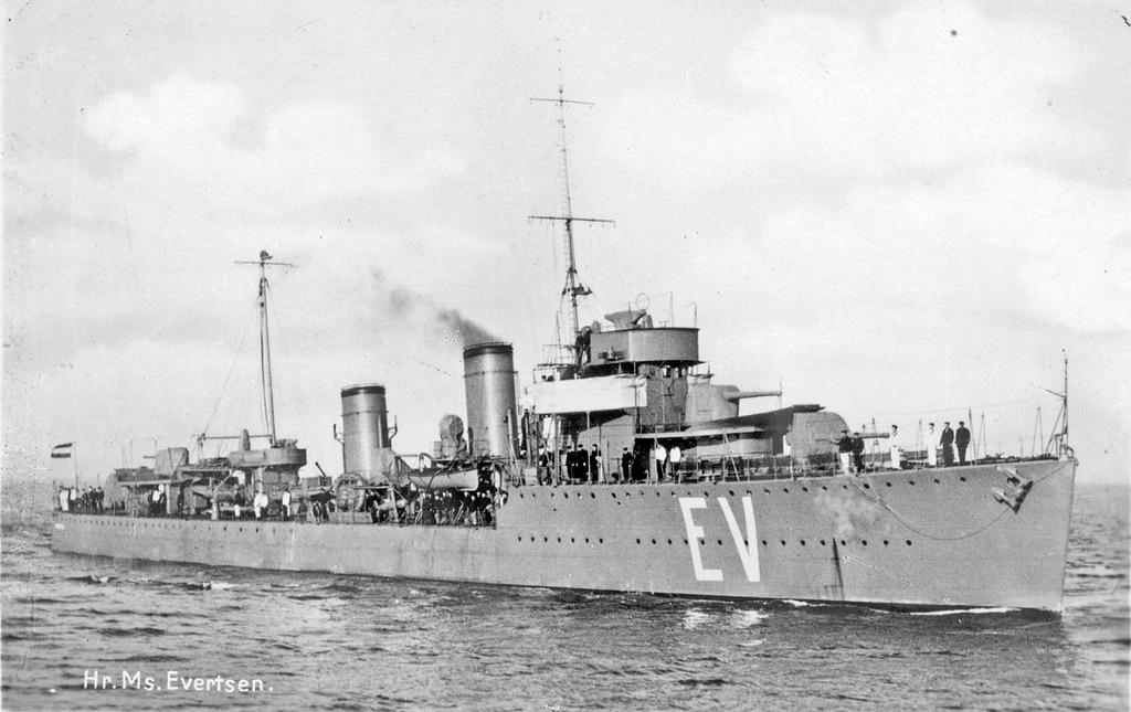 Dutch Admiralen-class destroyer (1st Batch), HNLMS Evertsen - Passed ...