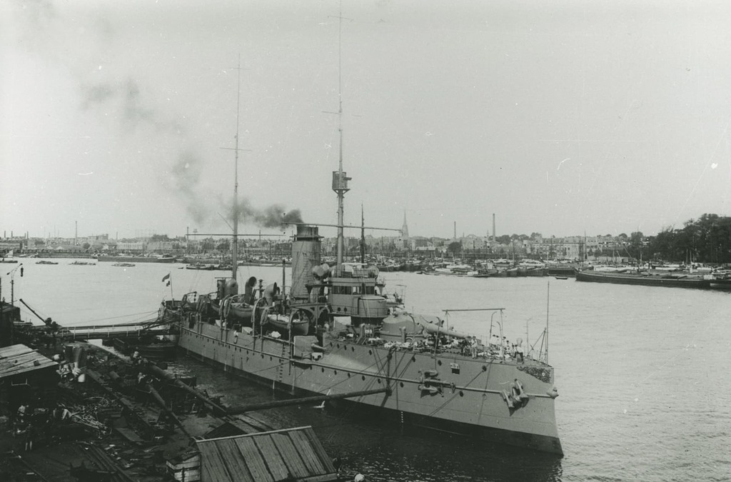 Koningin Regentes-class armoured cruiser, HNLMS De Ruyter (1901). The ...