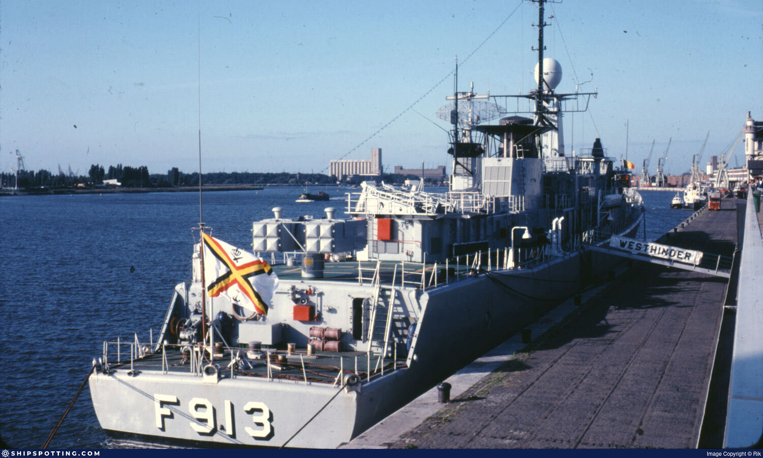 Wielingen-class, BNC F913 Westhinder - Duty and Glory running aground ...