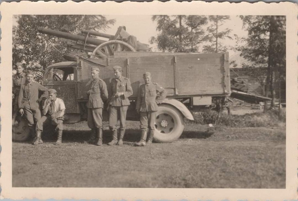 Opel Blitz 3,6-36 S mit 10,5 cm LeFH 18 L/28 - Ground Vehicle - War ...