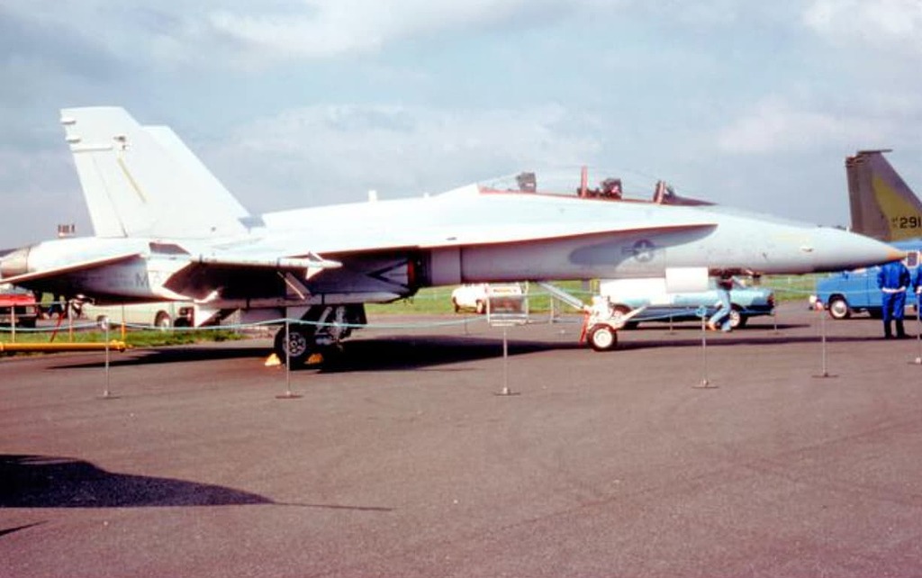 McDonnell Douglas TF-18A (BuNo 160784) : The Tea Sipping Hornet ...
