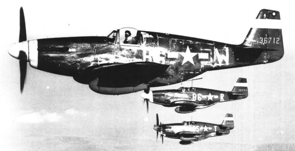 North American P-51B-5 Mustang - 'B' Variant with a Malcolm Hood ...