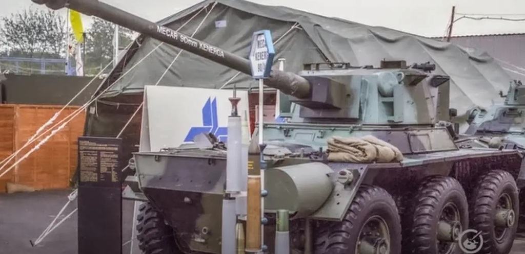 Saladin 90 - The British FV601 Saladin up-gunned with a 90mm cannon ...