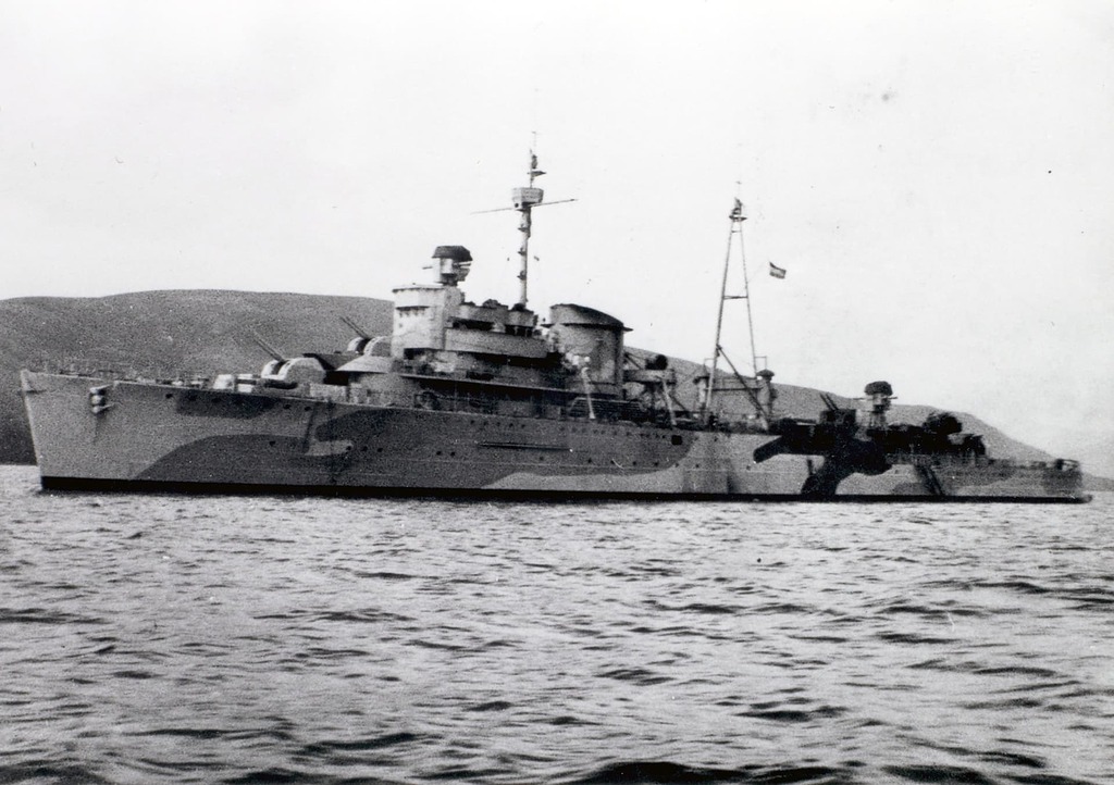 Tromp-class flotilla leader, HNLMS Jacob van Heemskerck (1939). The air ...
